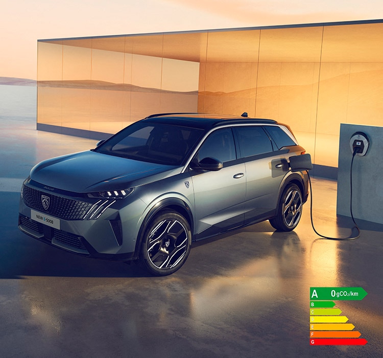 Uusi PEUGEOT 5008 | Näyttävä 7-paikkainen SUV | Täyssähköinen, lataushybridi tai hybridi
